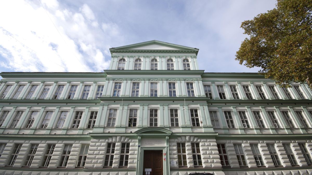 Karlínská obchodní akademie - Kampus